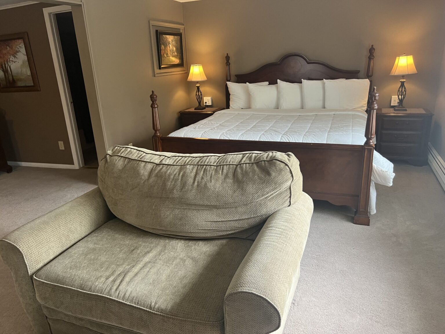 The Vermont Inn - Arrive as Guests, Leave as Family