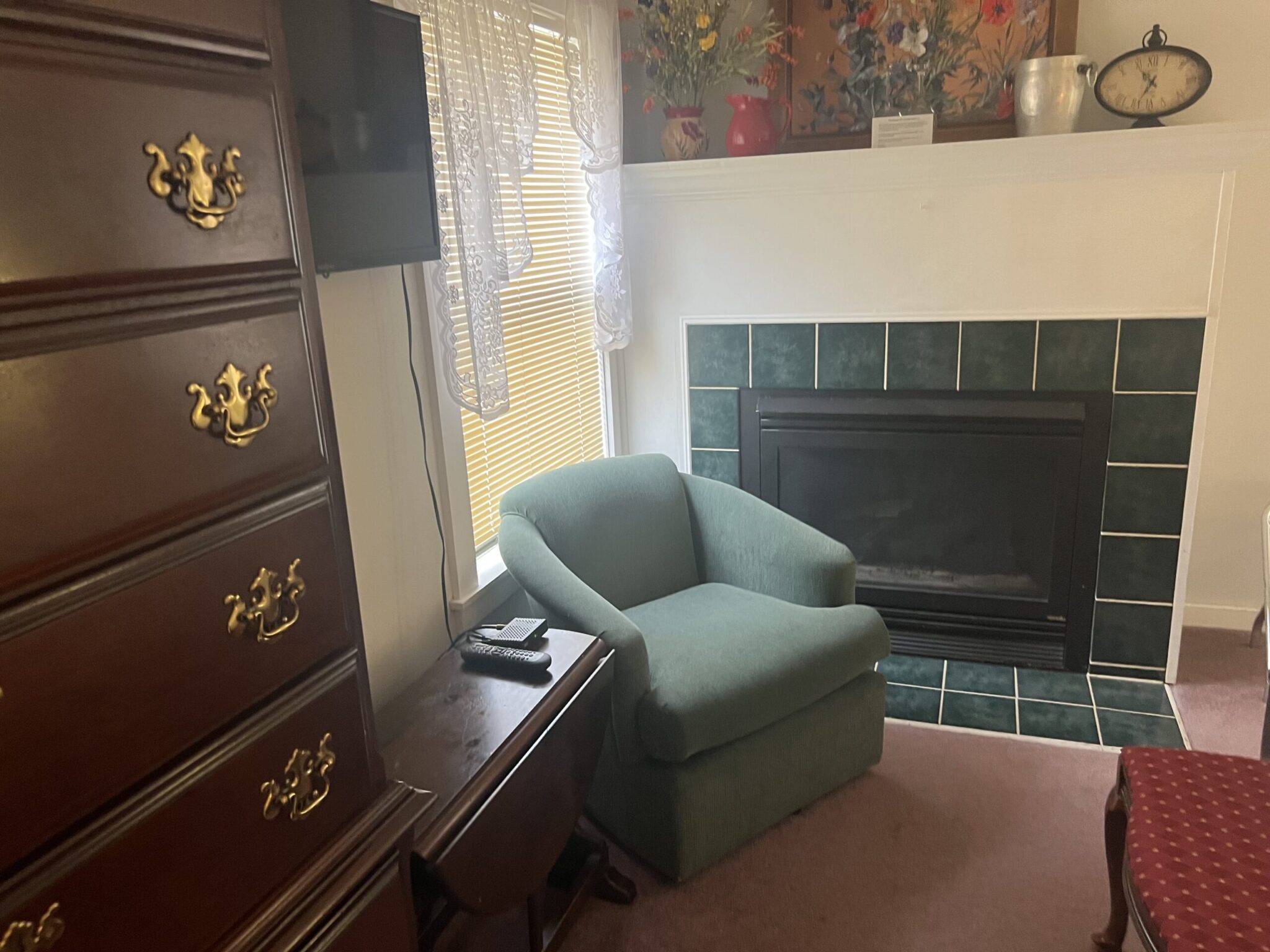 The Vermont Inn - Arrive as Guests, Leave as Family